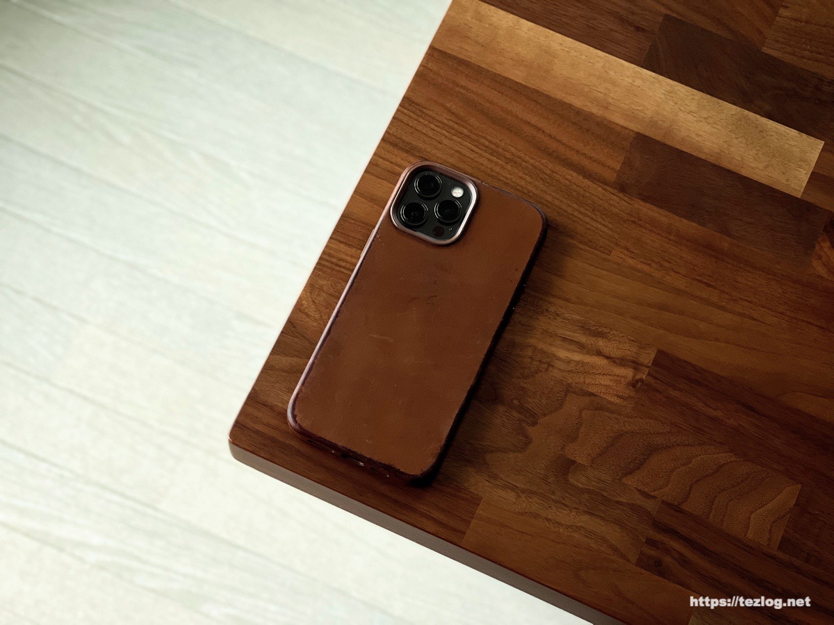 iPhone おすすめ レザーケース 6種。革のエイジングによる経年変化の様子とケア用品も紹介。 | Tezlog