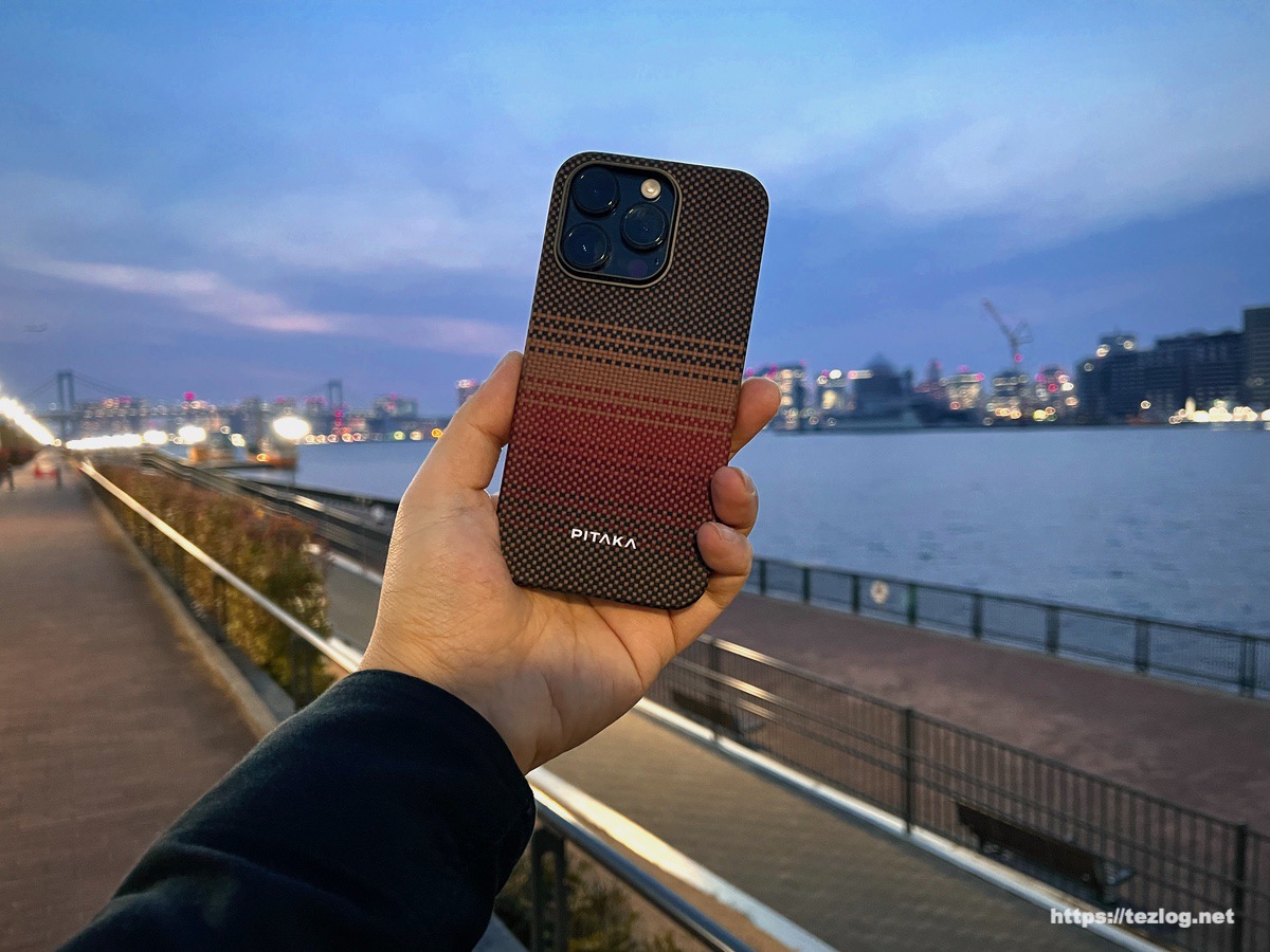 PITAKA SUNSET MOMENT for iPhone 14 Pro レビュー。ピクセルアートデザインがかっこいい！おしゃれで薄型軽量 ...