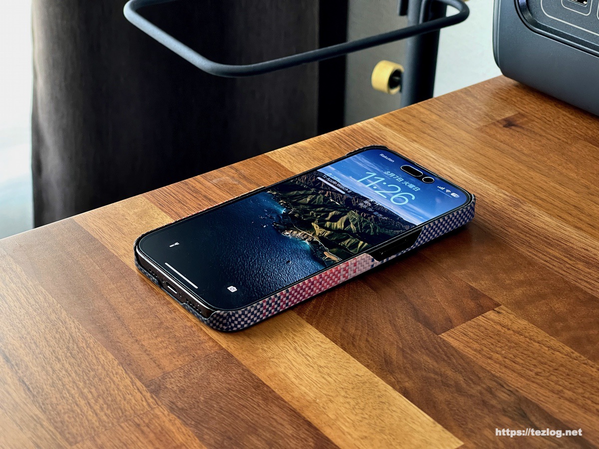 PITAKA SUNSET MOMENT for iPhone 14 Pro レビュー。ピクセルアートデザインがかっこいい！おしゃれで薄型軽量 ...