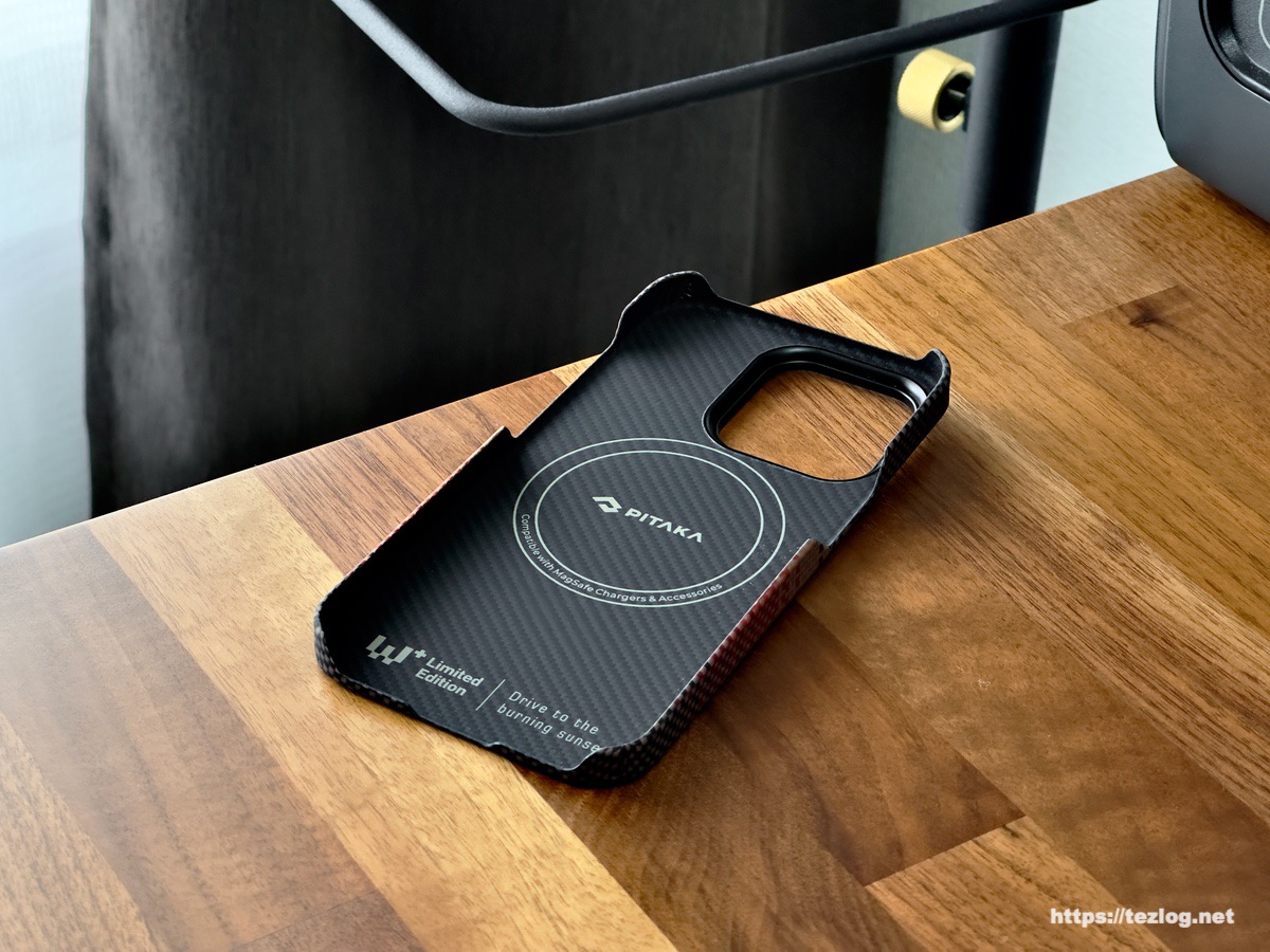 PITAKA SUNSET MOMENT for iPhone 14 Pro レビュー。ピクセルアートデザインがかっこいい！おしゃれで薄型軽量 ...